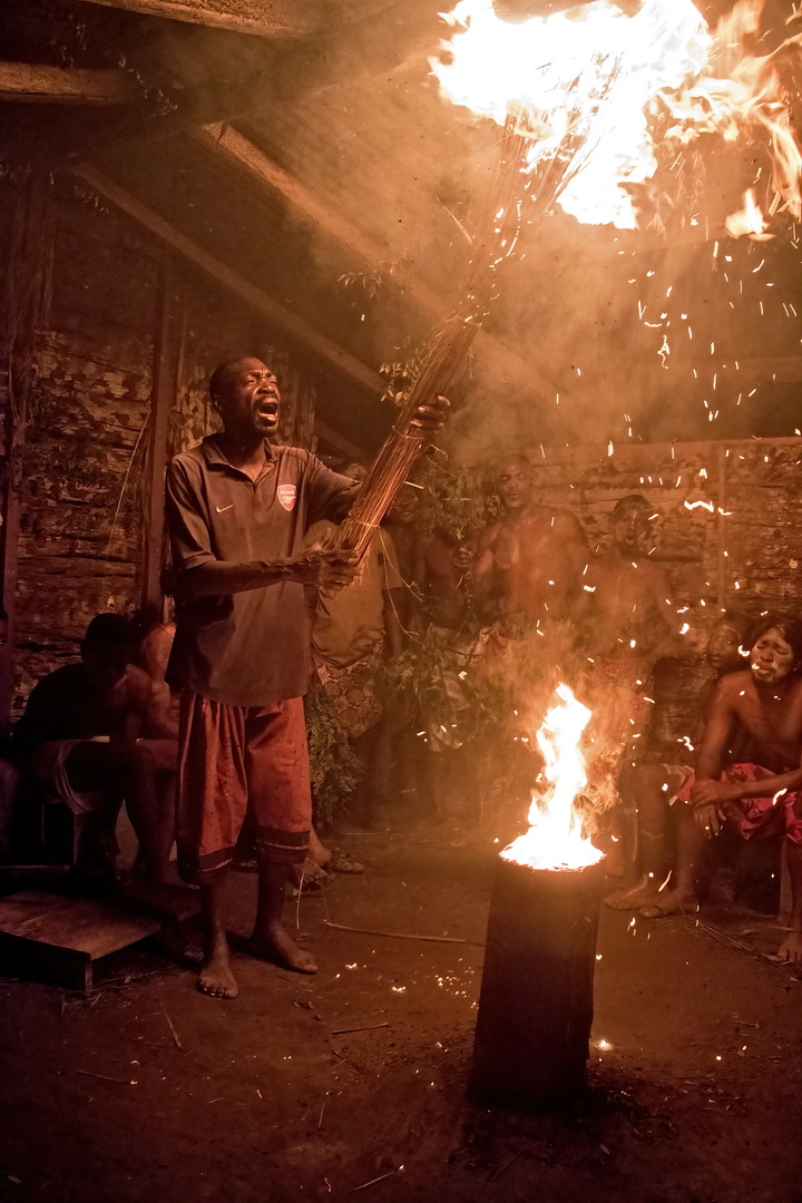 AFRICA | 101 Last Tribes - Punu people